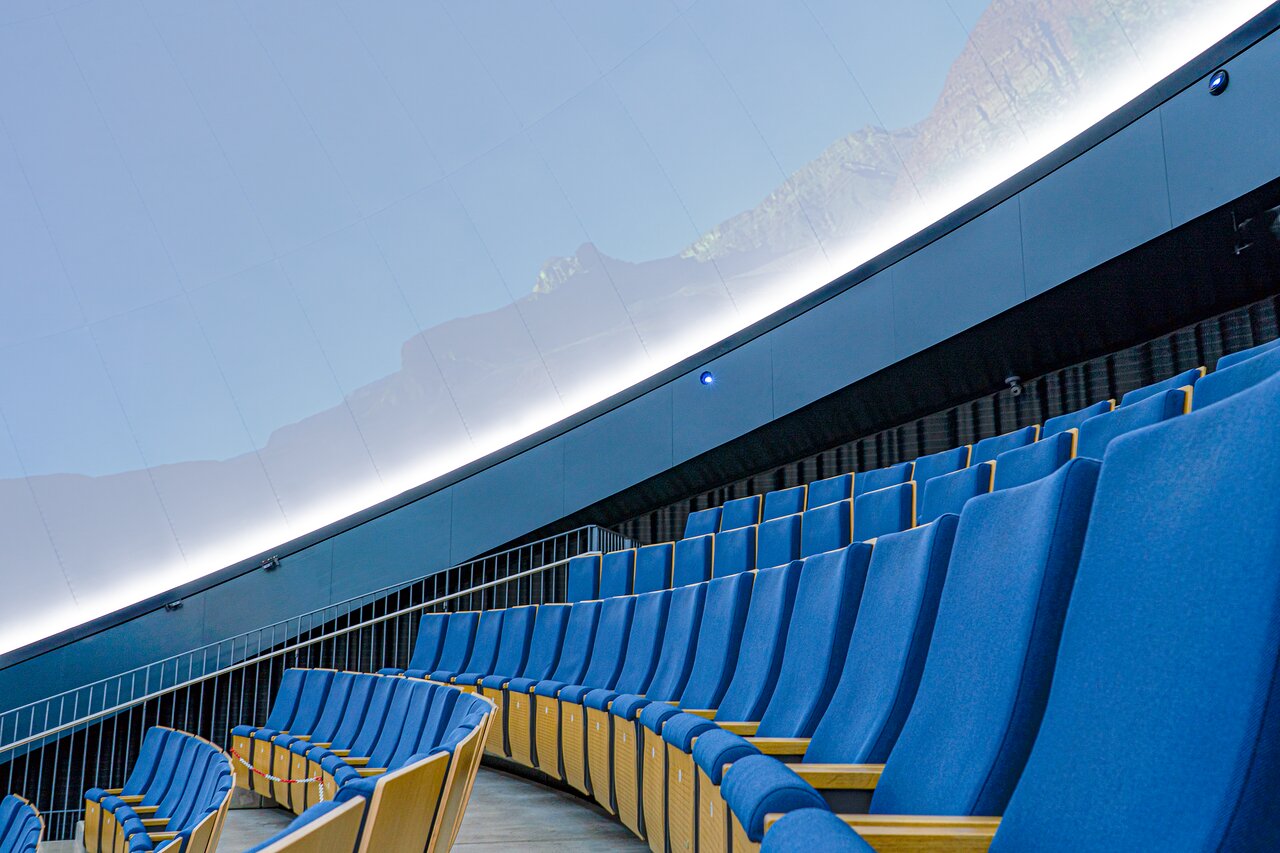 The planetarium seats are waiting for visitors | ESO Supernova