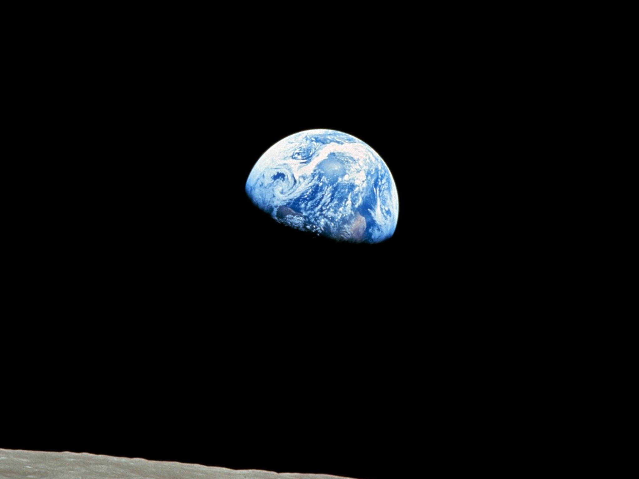 NASAEarthrise_vertical | ESO Supernova